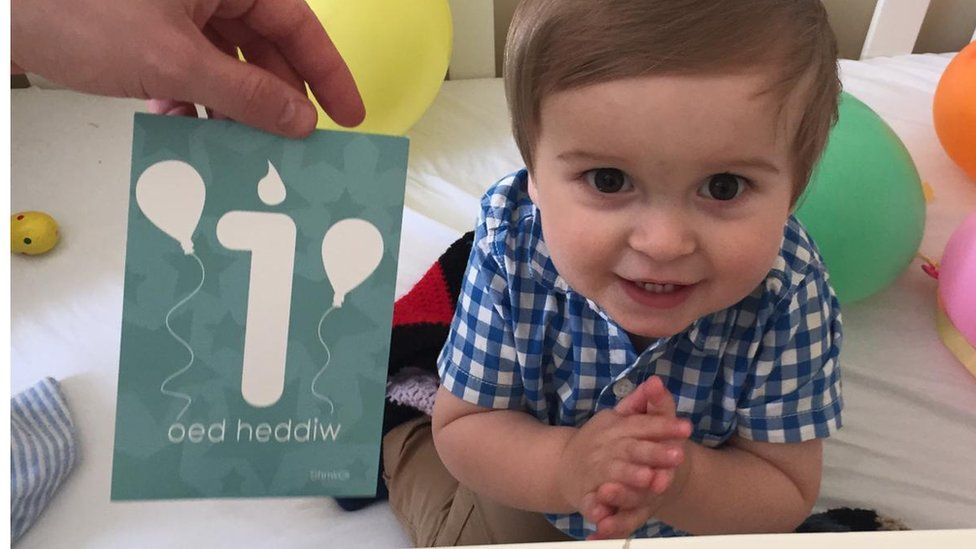 Dathlu blwyddyn gyntaf babis Radio Cymru 2 - BBC Cymru Fyw