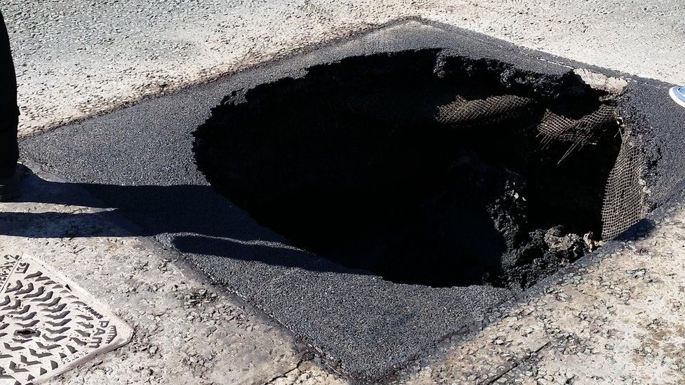 'Metre deep' pothole closes road in Stoke - BBC News