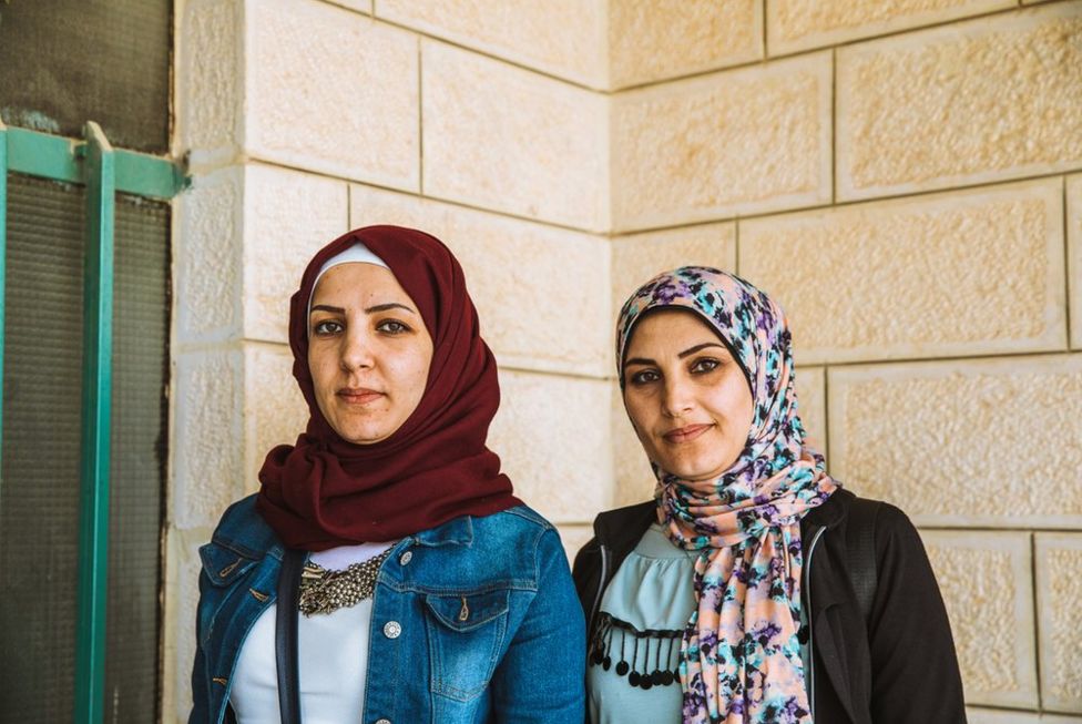 Syria war: Refugee women heading households in Jordan - BBC News