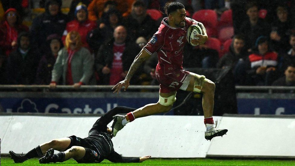 Cwpan Her Ewrop: Scarlets 19-7 Brive - BBC Cymru Fyw