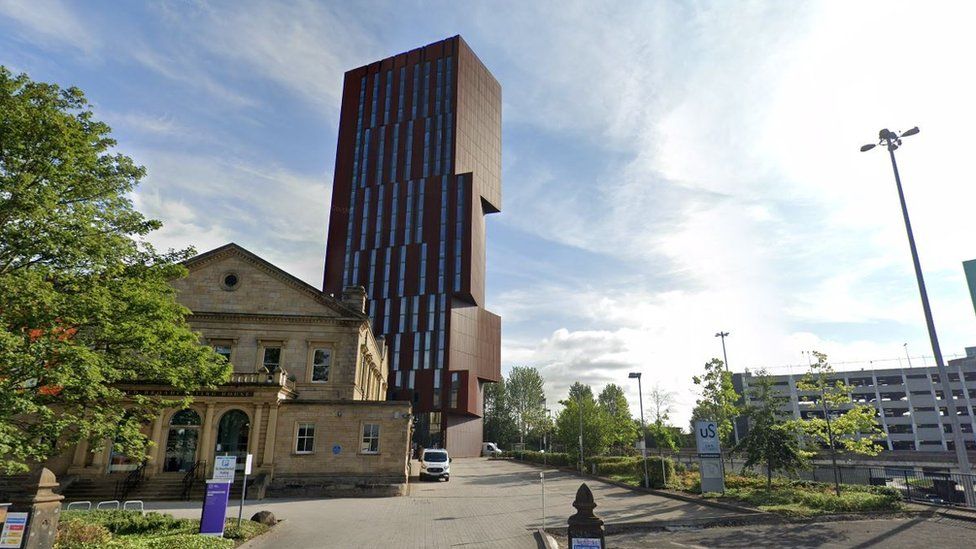 Man dies in suspected e-scooter crash in Leeds - BBC News