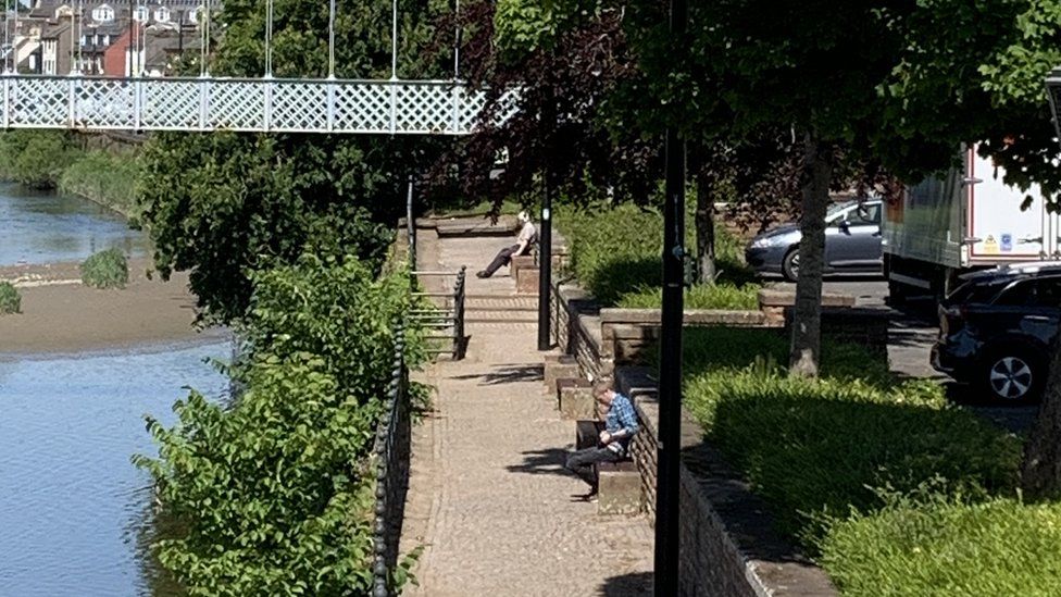 Coronavirus rules: Scotland's sedate stroll out of lockdown - BBC News