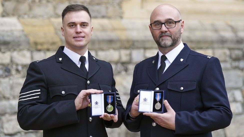 Leicester City helicopter crash: Officers honoured for bravery - BBC News