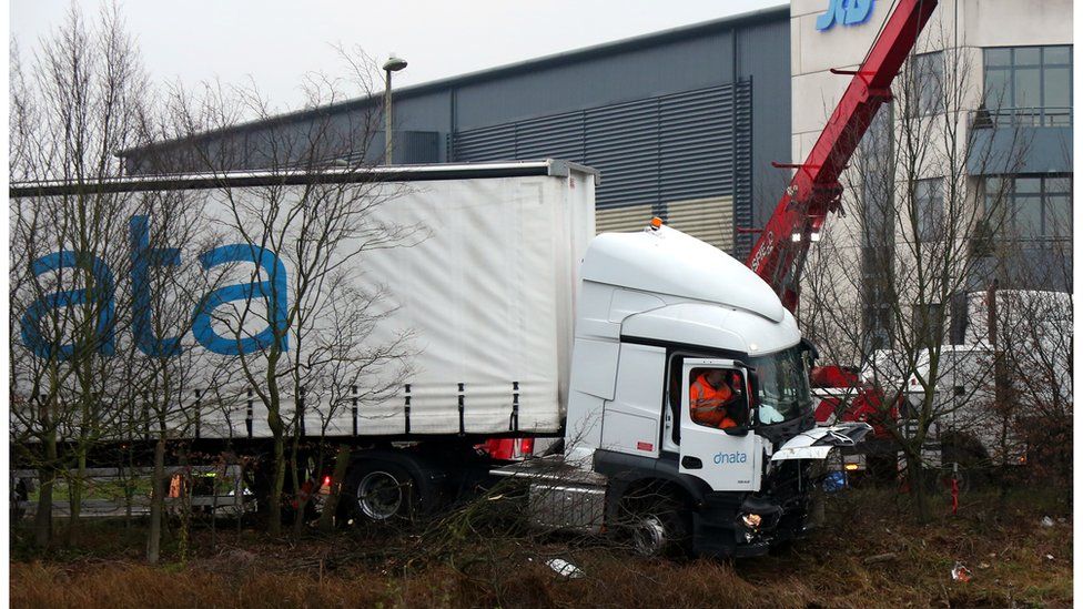 Tributes paid to BA crew killed in New Year's Eve crash - BBC News