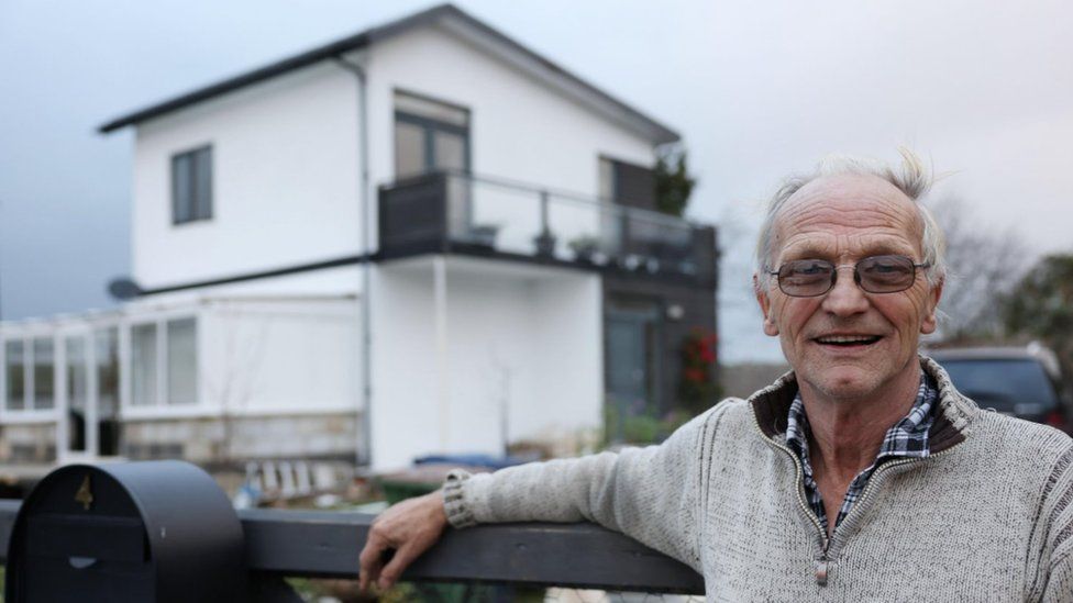 Boosbeck builder vows to ignore council balcony demand - BBC News