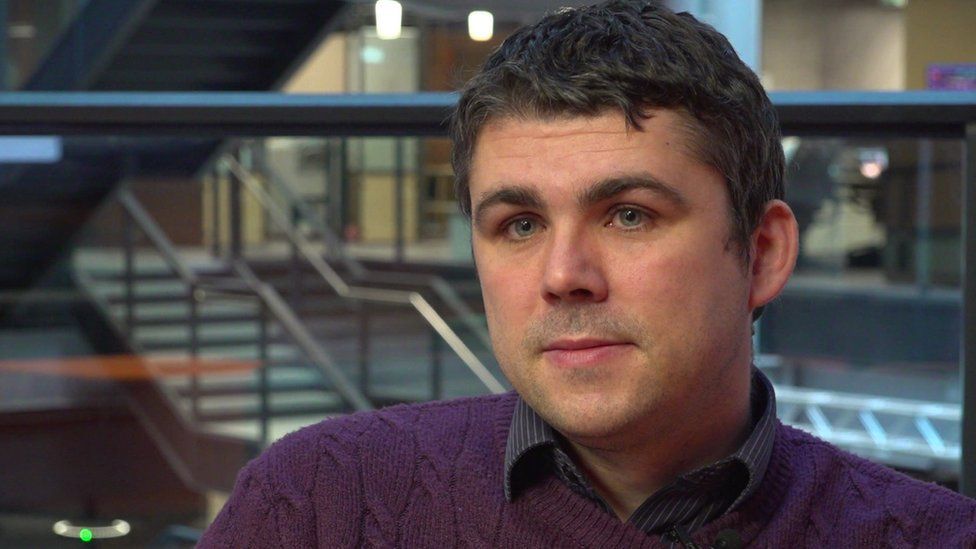 Costau uwch a thaliadau llai yn 'bryder mawr' i ffermwyr - BBC Cymru Fyw