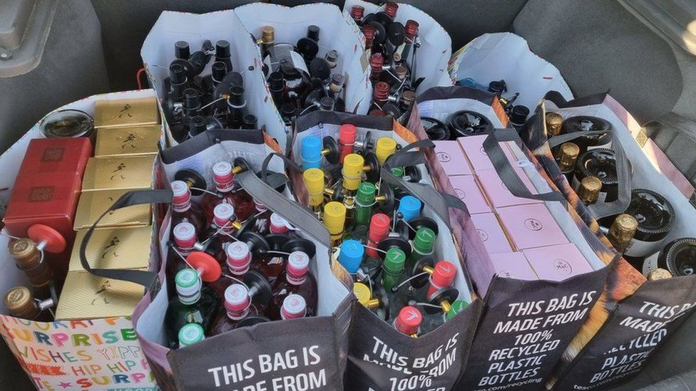 Leeds: Alcohol haul worth £3,500 found in car boot - BBC News