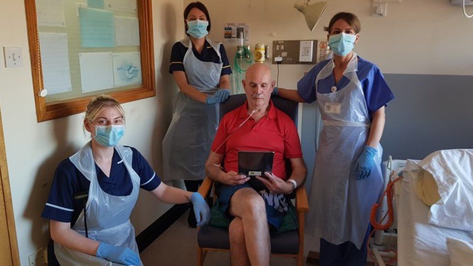 Coronavirus: Bury nurse raises £30k in a week for patients - BBC News