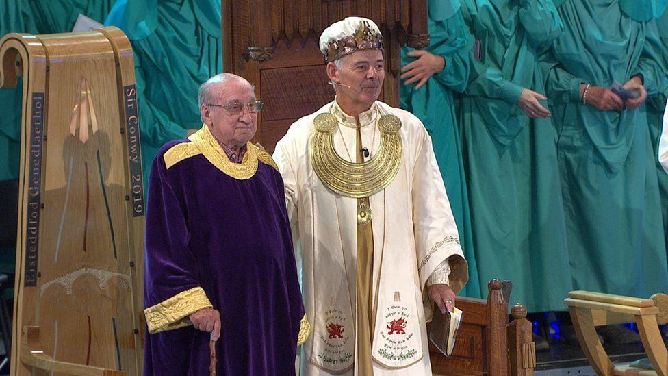 Ateb y Galw: Golygydd newyddion digidol S4C, Ioan Pollard - BBC Cymru Fyw