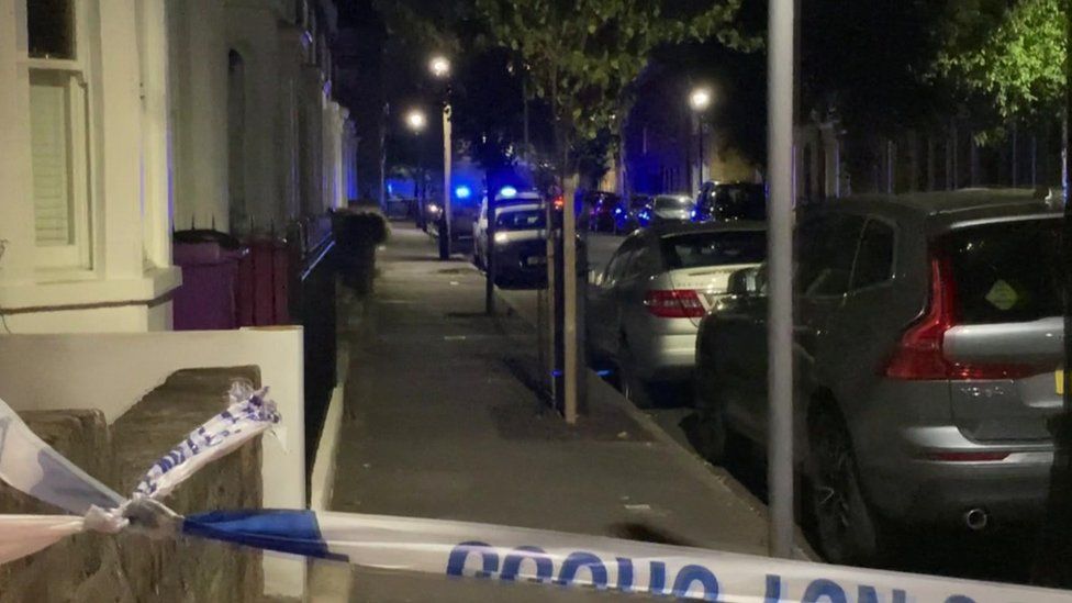 Bow stabbing: Teenager dead and another critical after 'disturbance' - BBC News