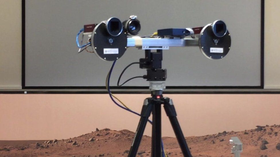The robot taking stained glass and a 'selfie' mirror to Mars - BBC News