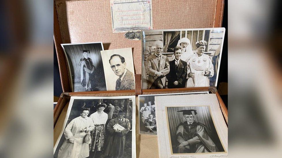 Wyres Gwenallt yn canfod 'trysorau' wrth glirio'r tŷ - BBC Cymru Fyw