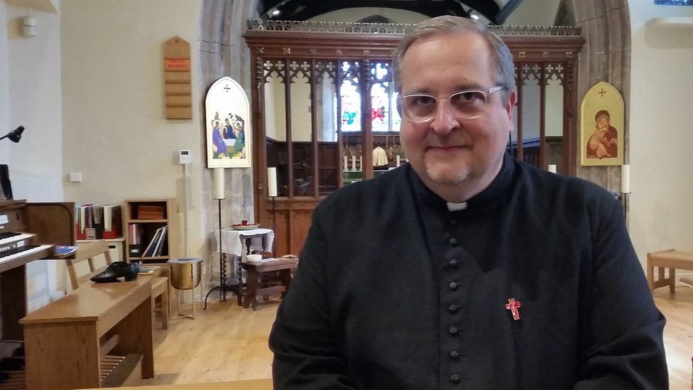 Coronavirus: Places of worship set for public services - BBC News