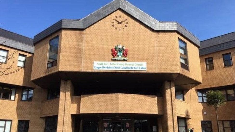 Arweinydd newydd i Gyngor Castell-nedd Port Talbot - BBC Cymru Fyw