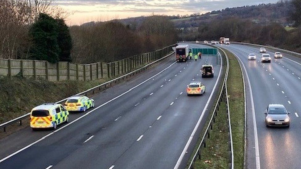M4 crash: Family 'utterly lost' after father killed on motorway - BBC News