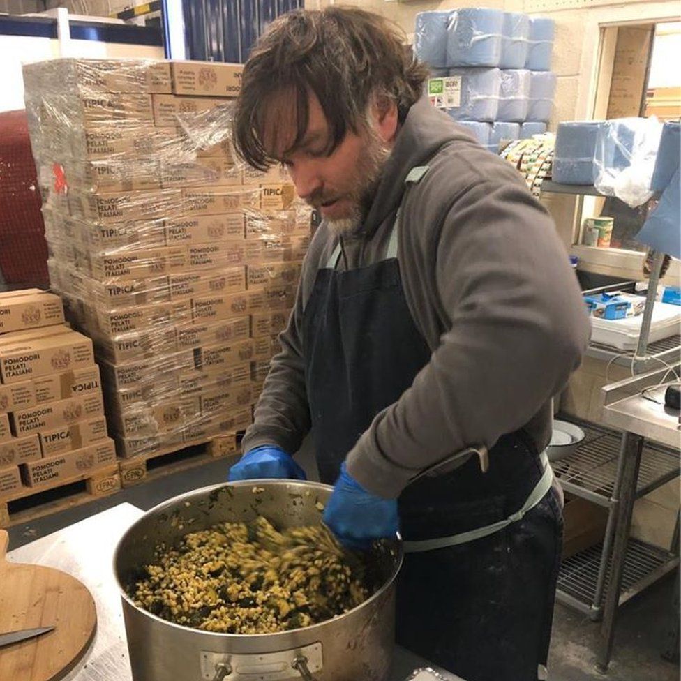 Coronavirus: The restaurants feeding hospital staff - BBC News