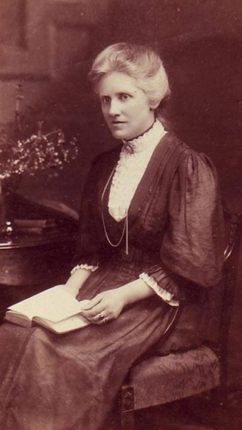 Watching the heavens: The female pioneers of science - BBC News