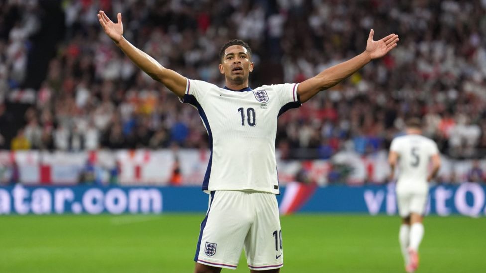 Bellingham goal created 'electric' atmosphere at hometown bar - BBC News