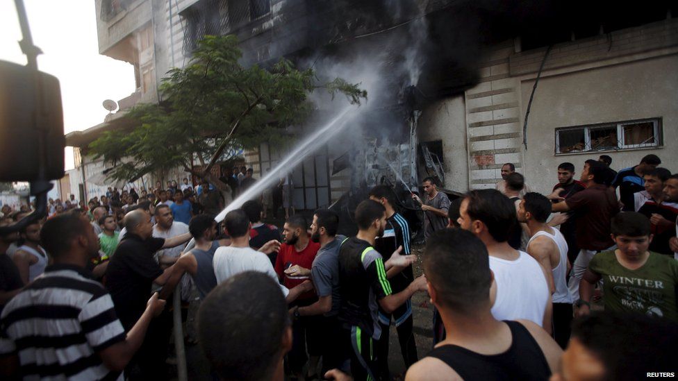 Gaza explosions target officials' cars - BBC News