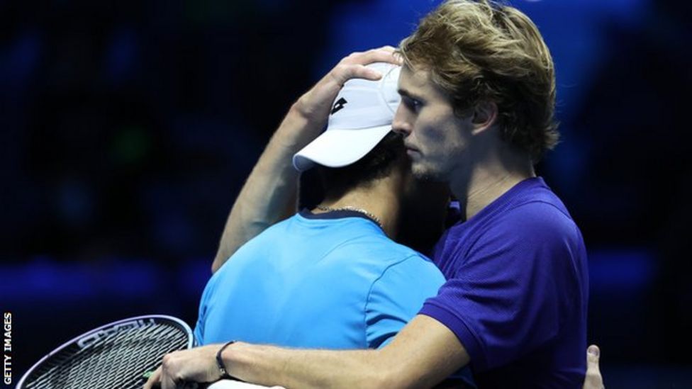 ATP Finals 2021: Italy's Matteo Berrettini injured against Alexander Zverev in Turin - BBC Sport