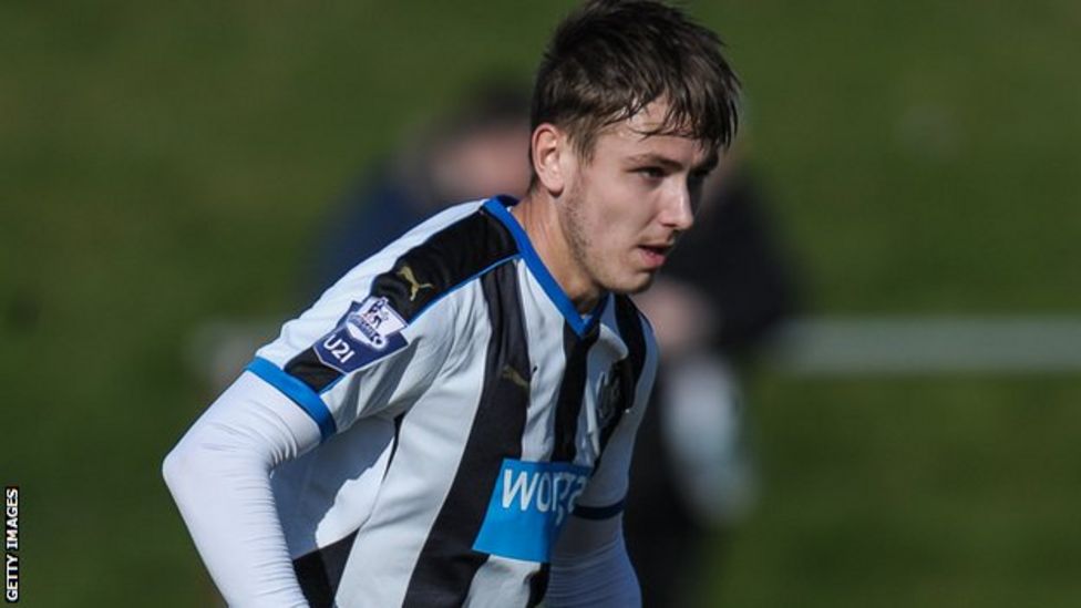 Liam Smith: Blackpool sign Newcastle United midfielder on loan - BBC Sport