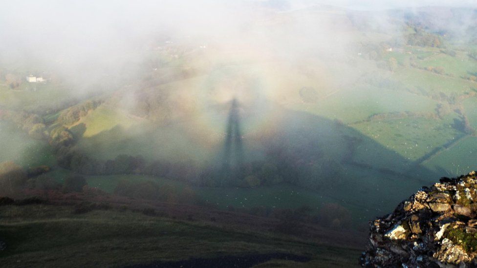 Brocken Spectre: What is it and what causes it? - BBC Newsround
