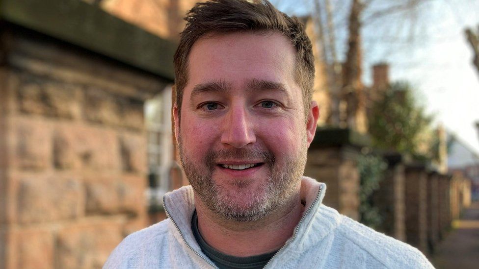 Nottinghamshire parents '100% supportive' of teachers in strikes - BBC News