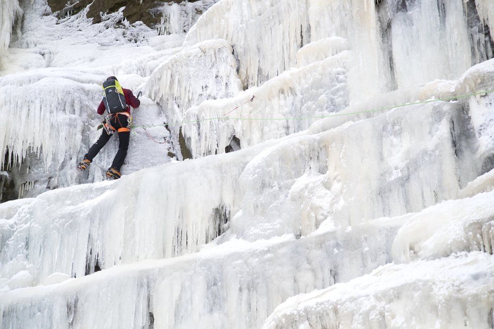 Climbers tackle frozen waterfall at Derbyshire's Kinder Downfall - BBC News