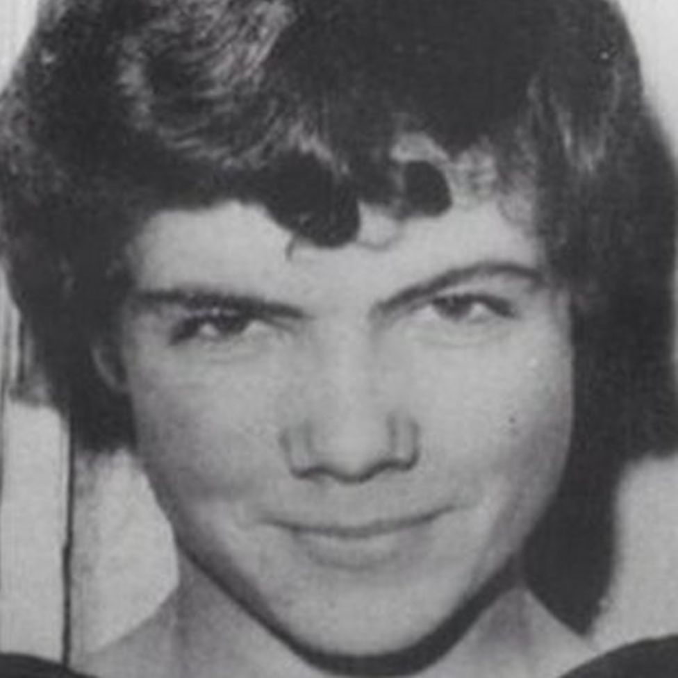 Bishop Edward Daly: Photo journalist recalls 'unforgettable scene ...