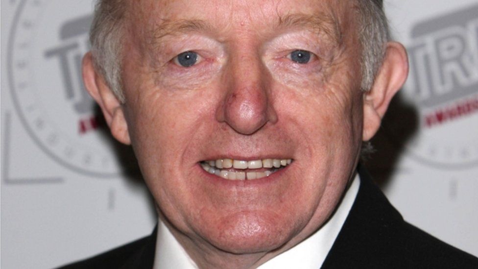 Paul Daniels returns home for his final days - BBC News