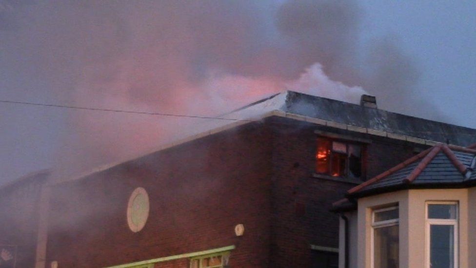 Bognor Regis carpet shop severe fire investigated - BBC News