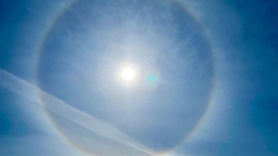 Colourful sun halos appear in southern England - BBC Weather