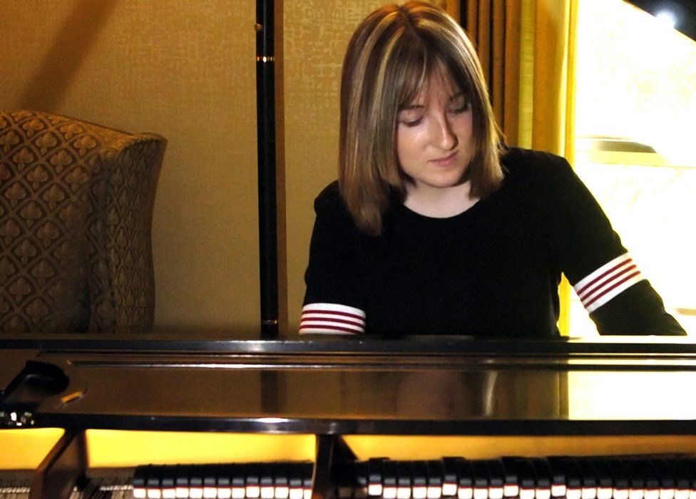 Should you go online with allegations of domestic violence? - BBC News