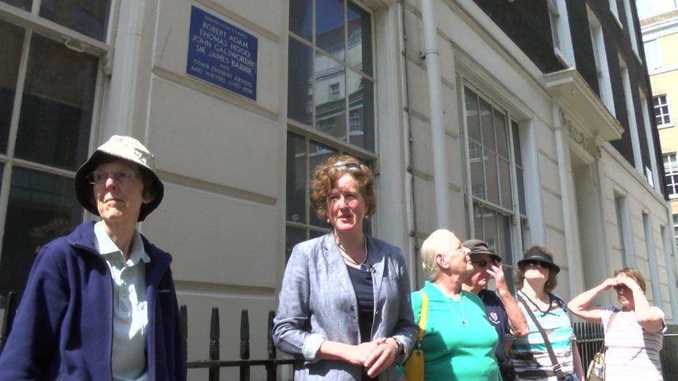 Tours mark 150 years of blue plaques in London - BBC News