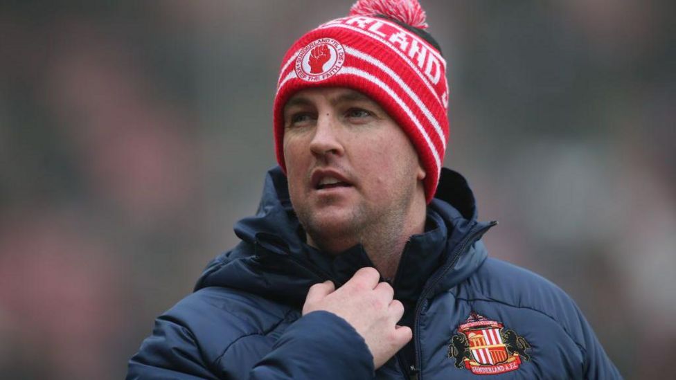 Mike Dodds: Sunderland can 'definitely' make the play-offs - BBC