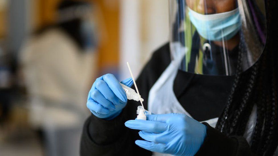 Covid in Wales: Infections continue to fall for fourth week - BBC News