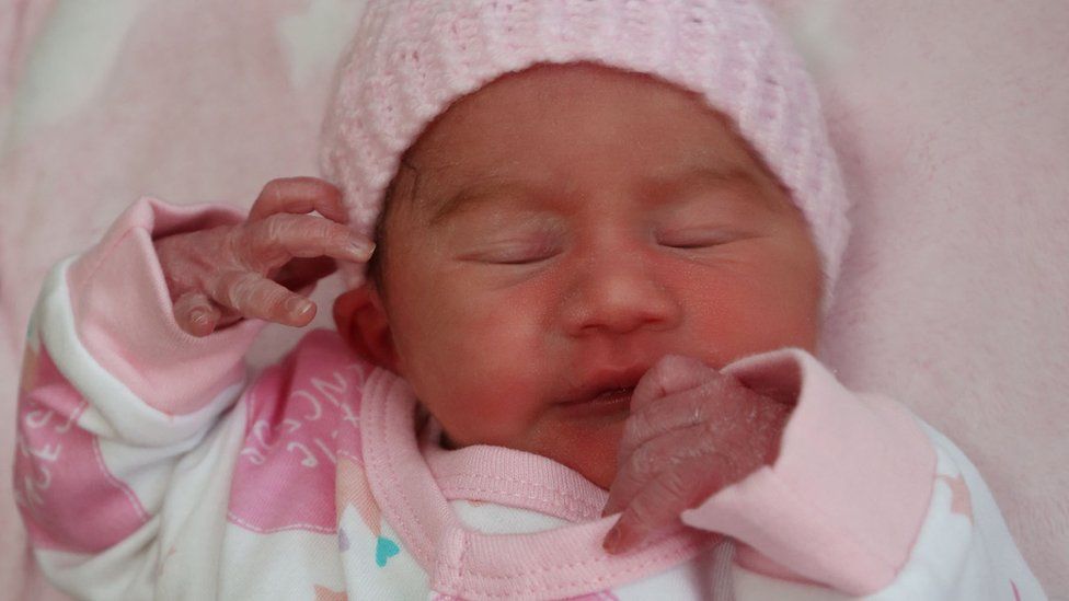 The decade's first babies arrive in Scotland - BBC News