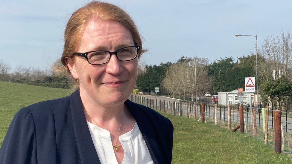 Soil sampling scheme aims to improve farm yields - BBC News