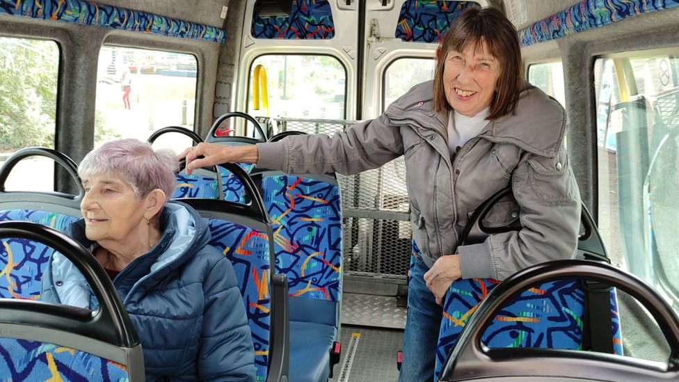 Hampshire: OBE nominations for long-serving bus volunteers - BBC News