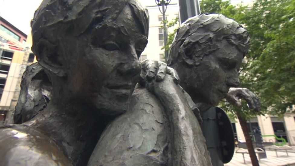 Leeds talking statues voiced by Gemma Whelan and Vic Reeves - BBC News