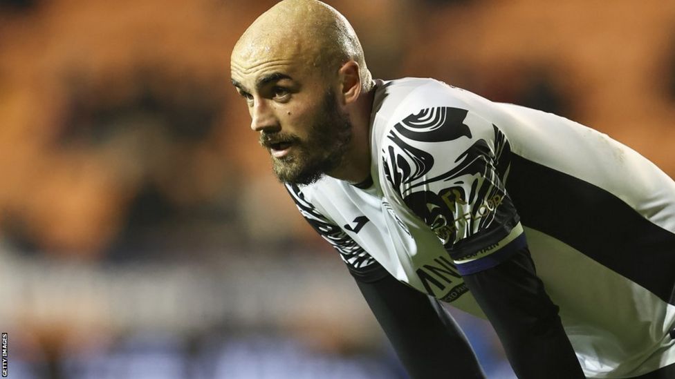 Farrend Rawson: Morecambe captain calls for owner to sell club - BBC Sport