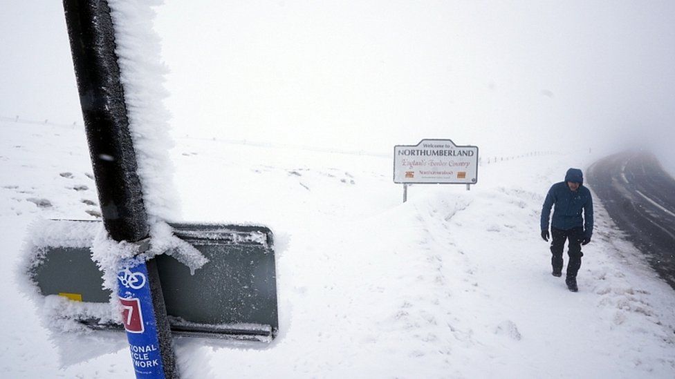 In Pictures: Snow scenes from around the north of England - BBC News
