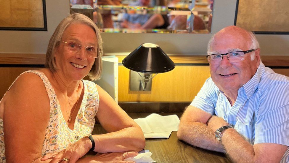 Gloucester Cathedral holds organ donation awareness service - BBC News