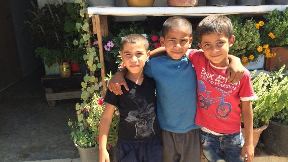 No easy answer for Syria's dispossessed - BBC News