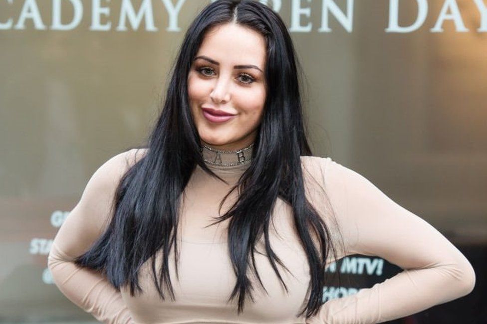 Geordie Shore's Marnie Simpson broke ad rules on Snapchat - BBC News