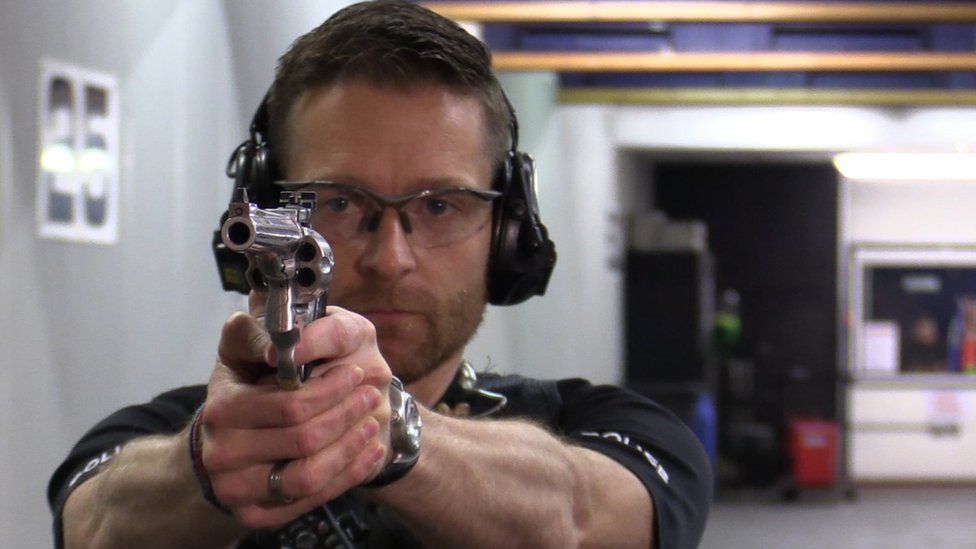 Do police have the firepower to tackle gun menace? - BBC News