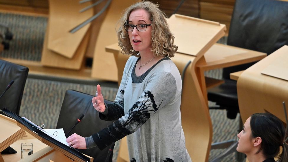 Lorna Slater announces overhaul of bottle return scheme - BBC News