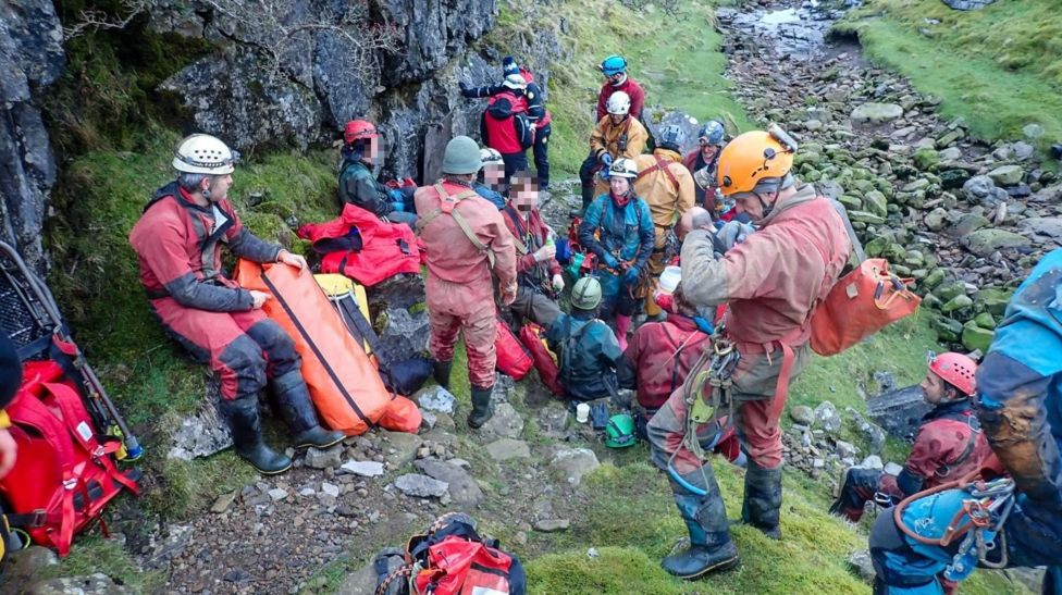 Volunteers rescue nine from Cumbria cave system - BBC News
