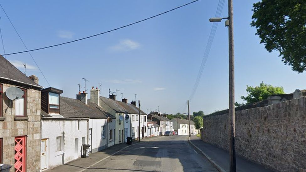 Newry: Shots fired in same street as recent stabbing - BBC News