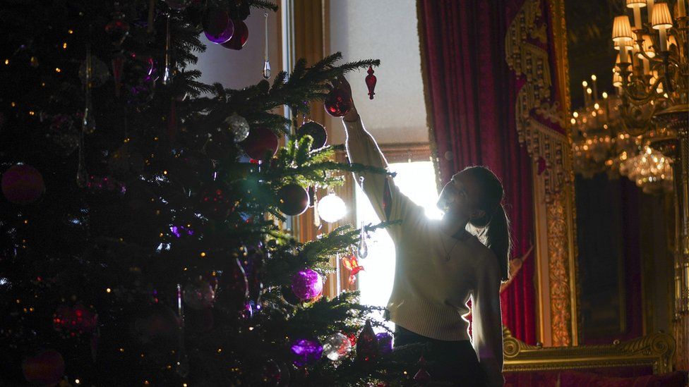 Queen's pantomime costumes displayed at Windsor Castle - BBC News